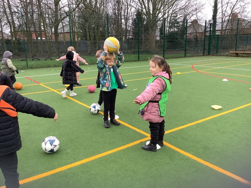 Ball skills (feet) lesson 3 | Birkwood Primary School