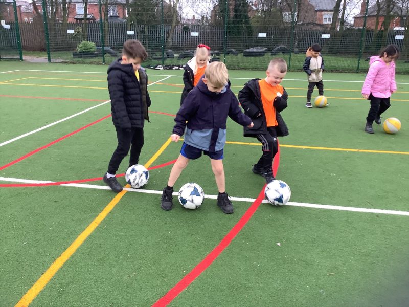 Ball skills (feet) lesson 3 | Birkwood Primary School